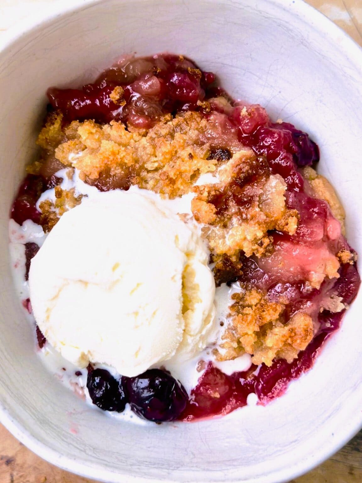 Easy Apple & Blueberry Crumble (with Frozen or Fresh Berries) - The ...